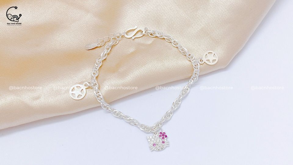 Top 9+ mẫu lắc bạc cho bé gái mùa tựu trường